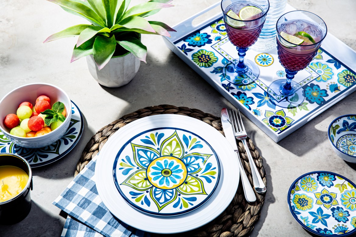 How Colourful Tableware Can Change Your Outdoor Dining Experience